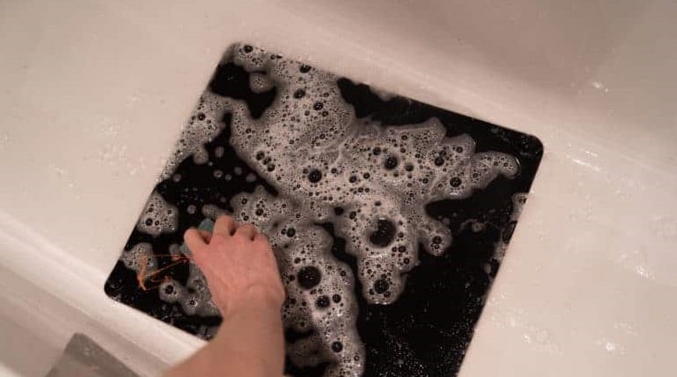 How to Clean a Mouse Pad Properly [2023 Ultimate Guide]